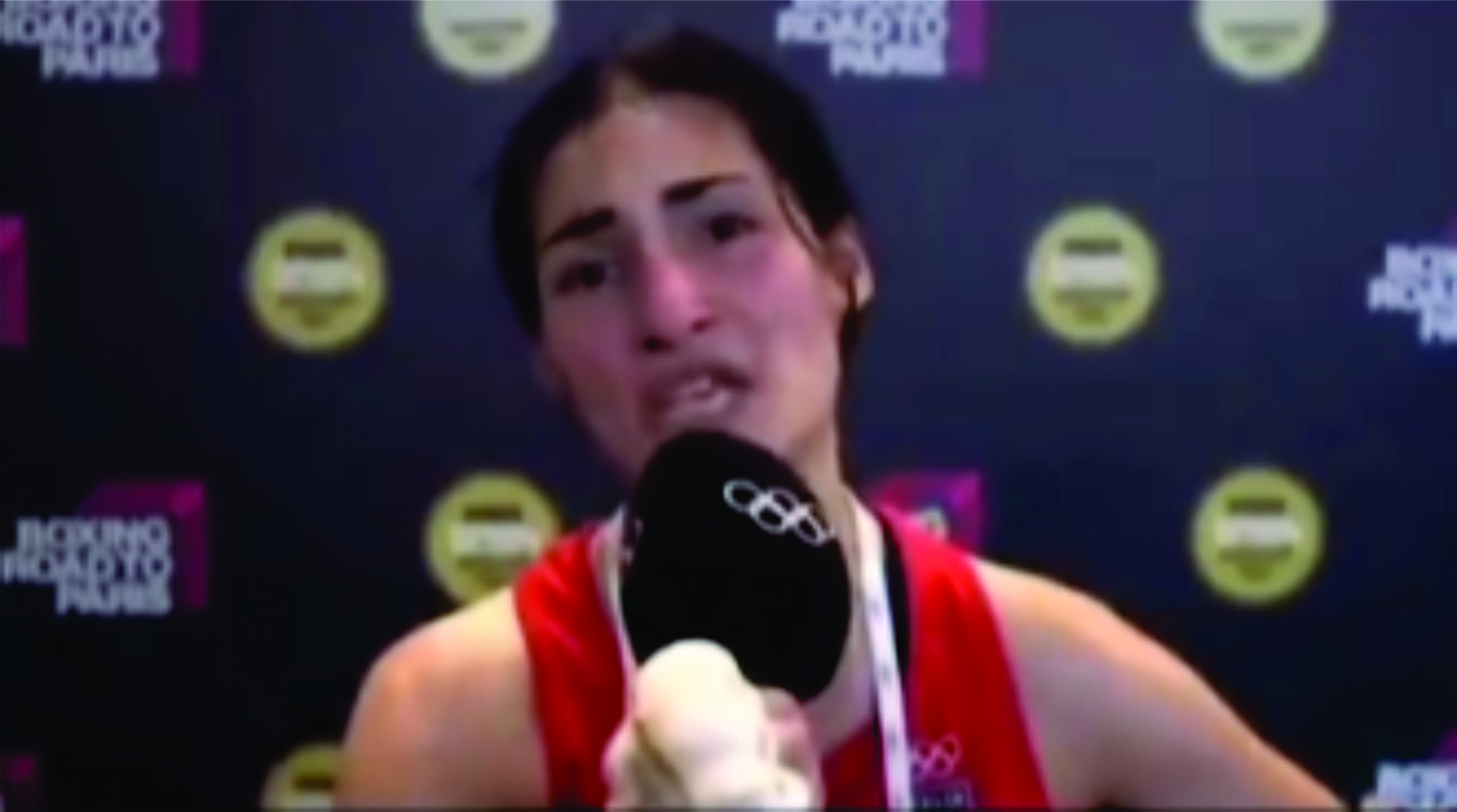 Boxeadora italiana desiste depois de 46 segundos contra ‘lutadora trans’